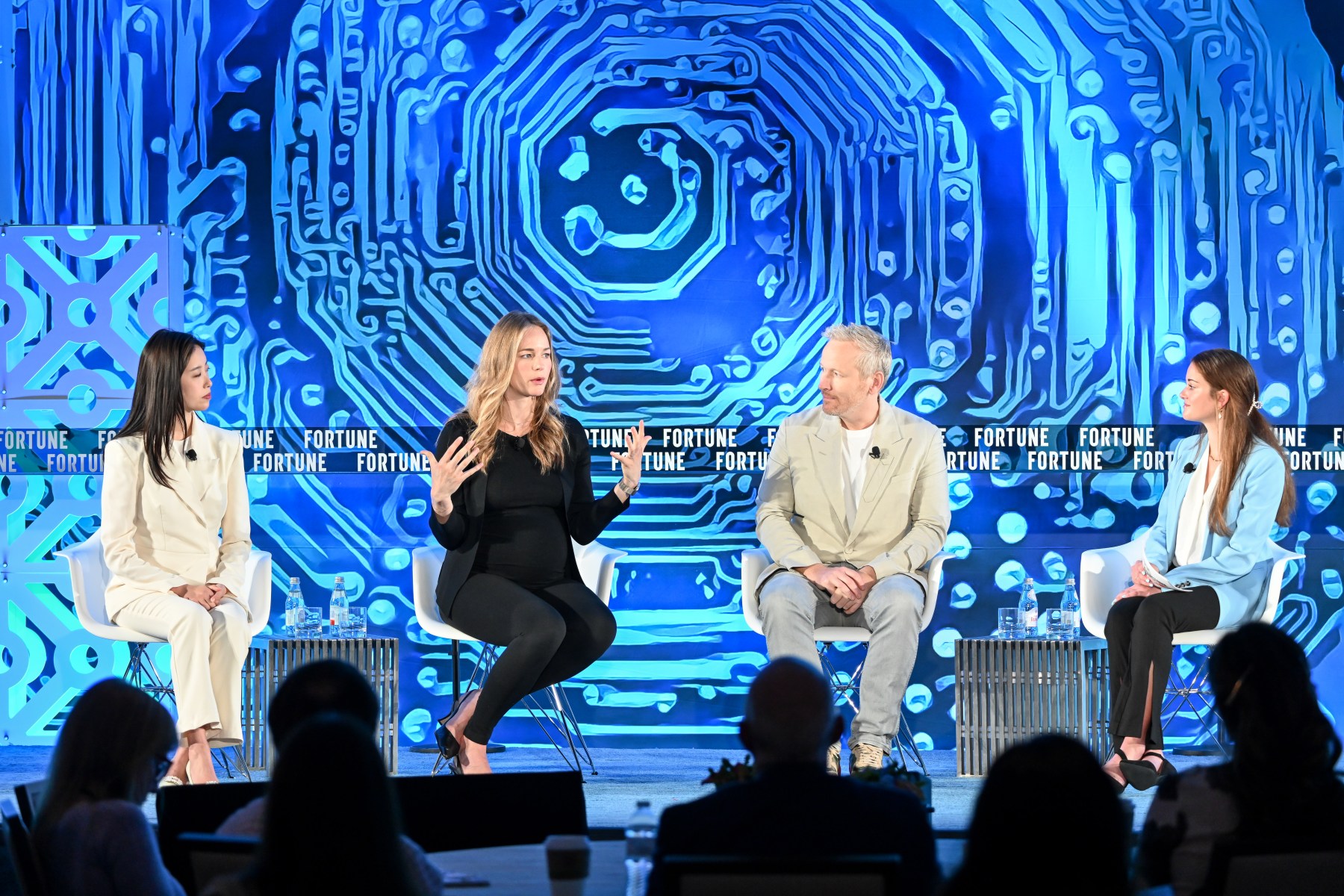 About Me – Alexa Mikhail